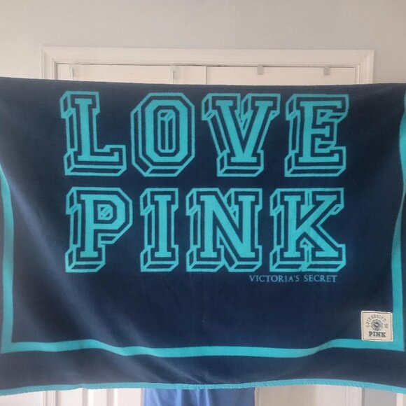 PINK Victoria's Secret | Bedding | Rare Victorias Secret Vs Pink ...